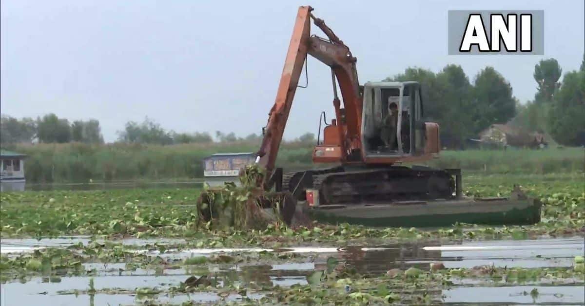 LAWDA resumes cleanliness drive of Dal Lake in Srinagar